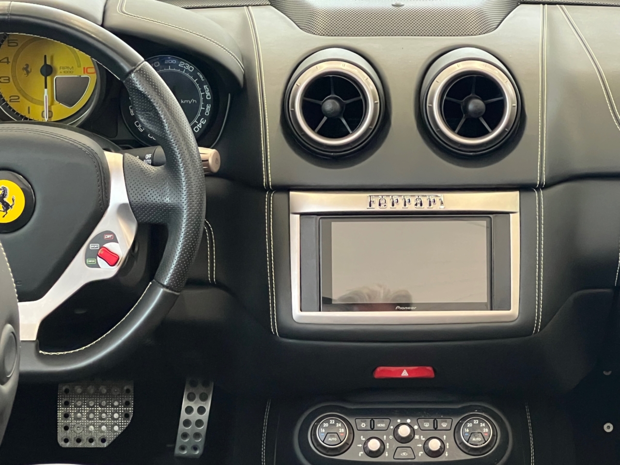Ferrari California Apple Carplay - Carshop Fortuin