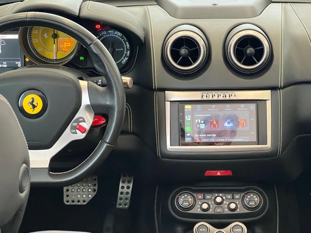 Ferrari California Apple Carplay - Carshop Fortuin